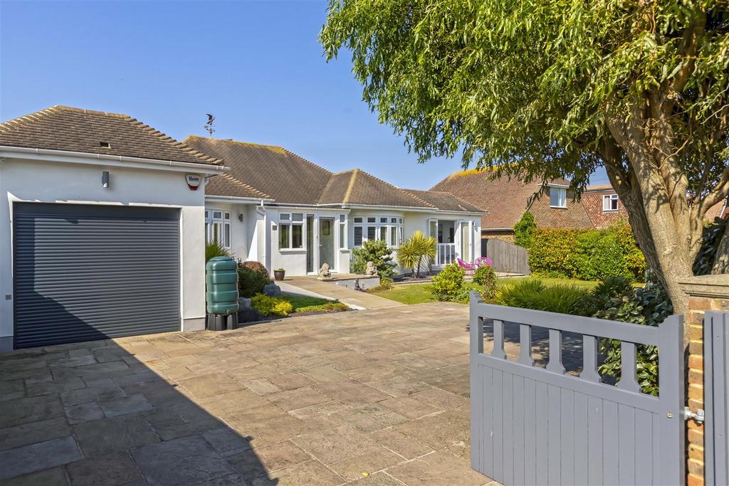 Telgarth Road, Ferring 4 bed detached bungalow for sale - £1,000,000