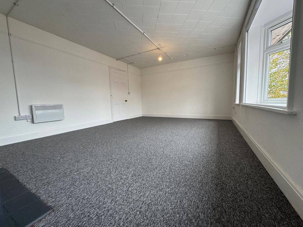 Christchurch Road, Bournemouth, BH7 3 bed maisonette - £1,500 pcm (£346 pw)