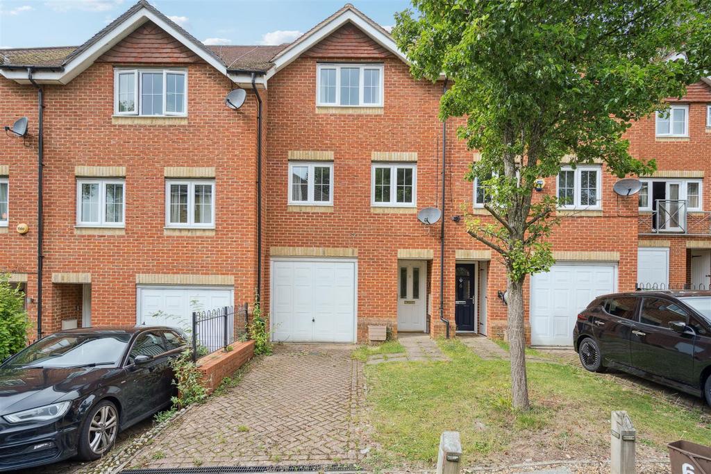 Coopers Rise, High Wycombe HP13 4 bed townhouse - £450,000