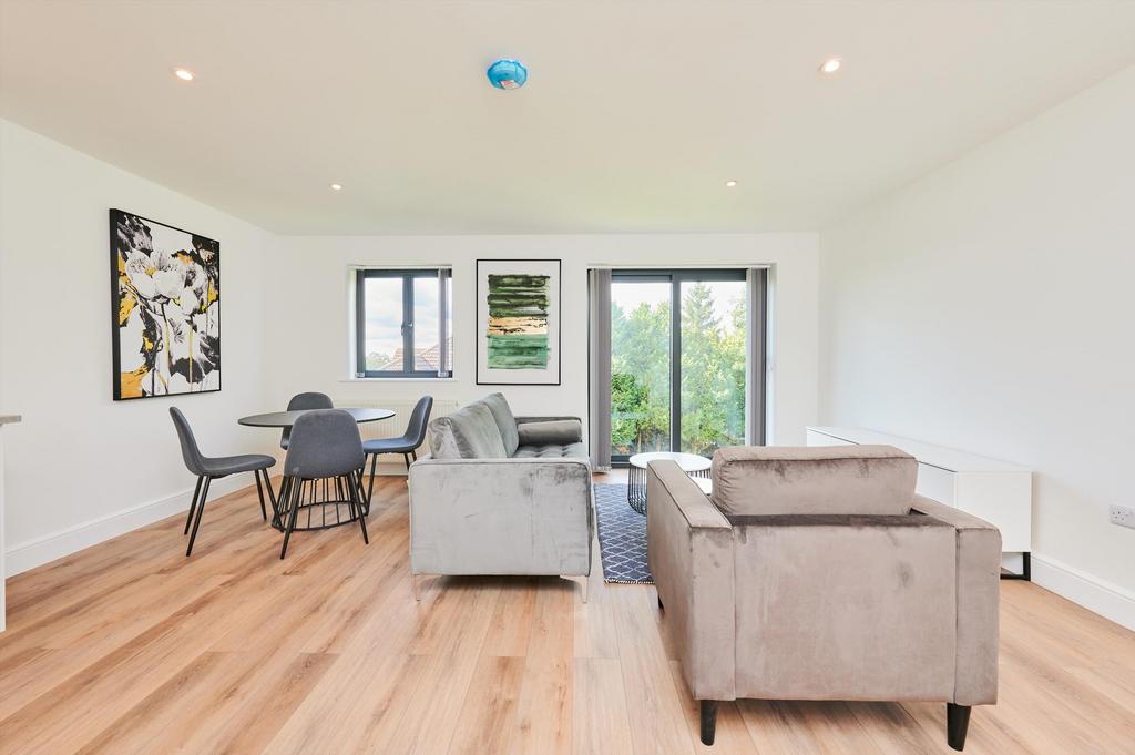 Hendon Way, London, NW4 1 bed flat - £2,149 pcm (£496 pw)