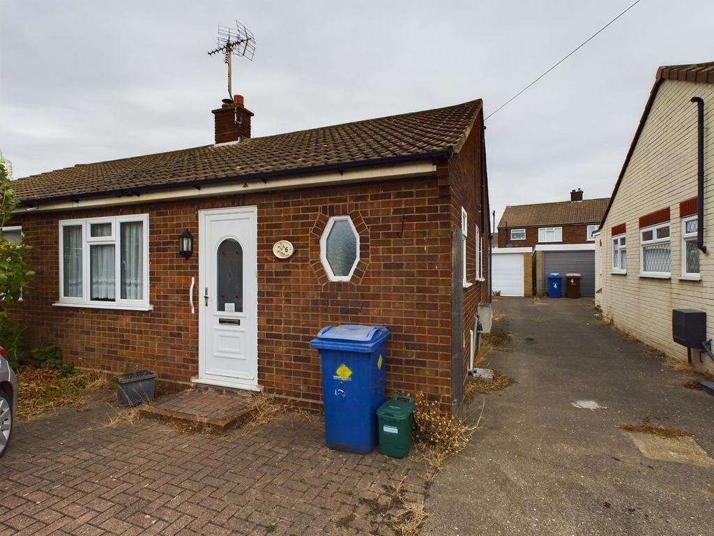Canon Close, Stanford-le-Hope, SS17 2 bed semi-detached bungalow - £320,000