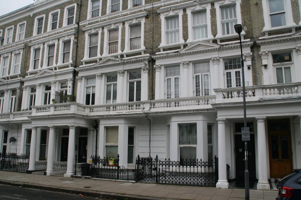 Barons Court Road, West Kensington W14 2 bed flat - £2,166 pcm (£500 pw)
