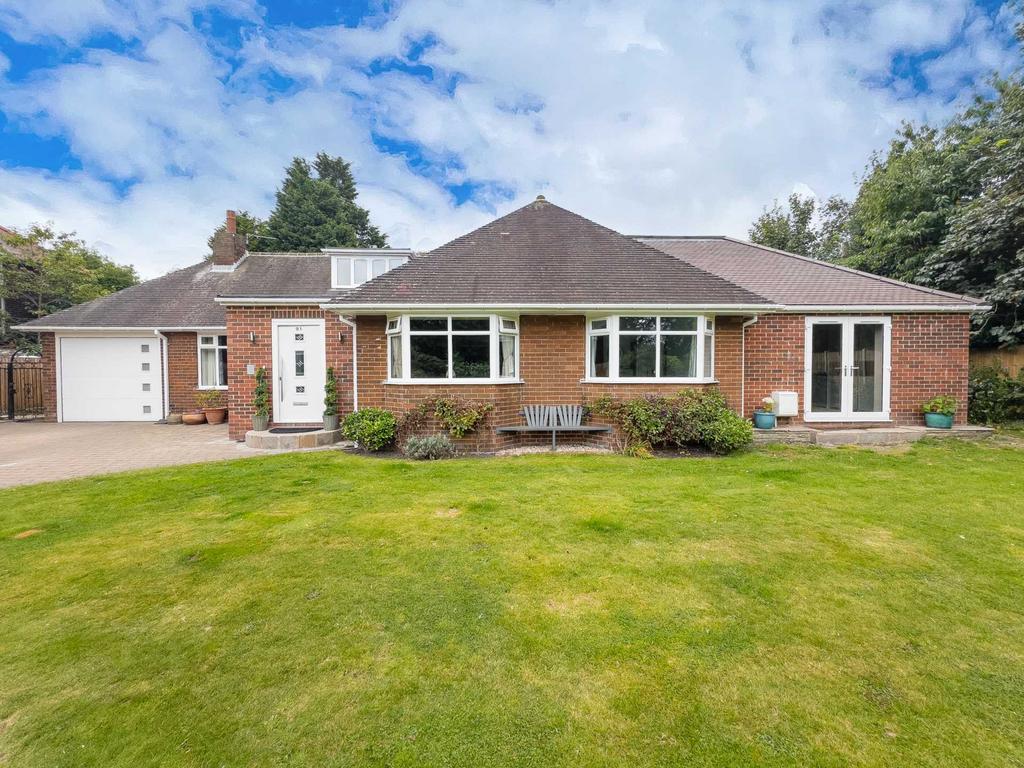 Carlinghow Hill, Batley 3 bed detached bungalow - £750,000