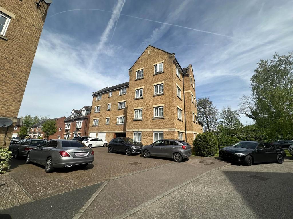 Bramley Court, Dunstable LU5 2 bed flat to rent - £1,200 pcm (£277 pw)
