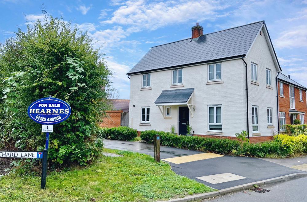 Chard Lane, Ringwood, BH24 3FJ 3 bed detached house - £465,000