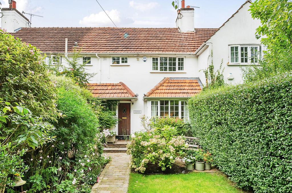 Sandy Lane, Cobham, Surrey, KT11 3 bed terraced house - £850,000