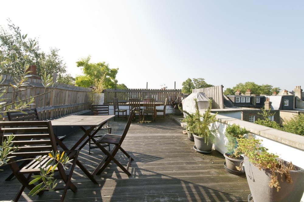 Western Lane, London SW12 2 bed maisonette - £3,250 pcm (£750 pw)