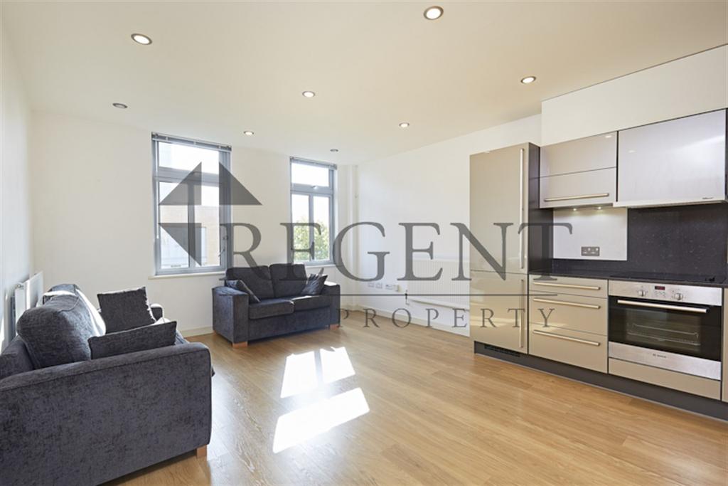 Caspian Apartments, Salton Sq, E14 2 bed apartment - £2,150 pcm (£496 pw)