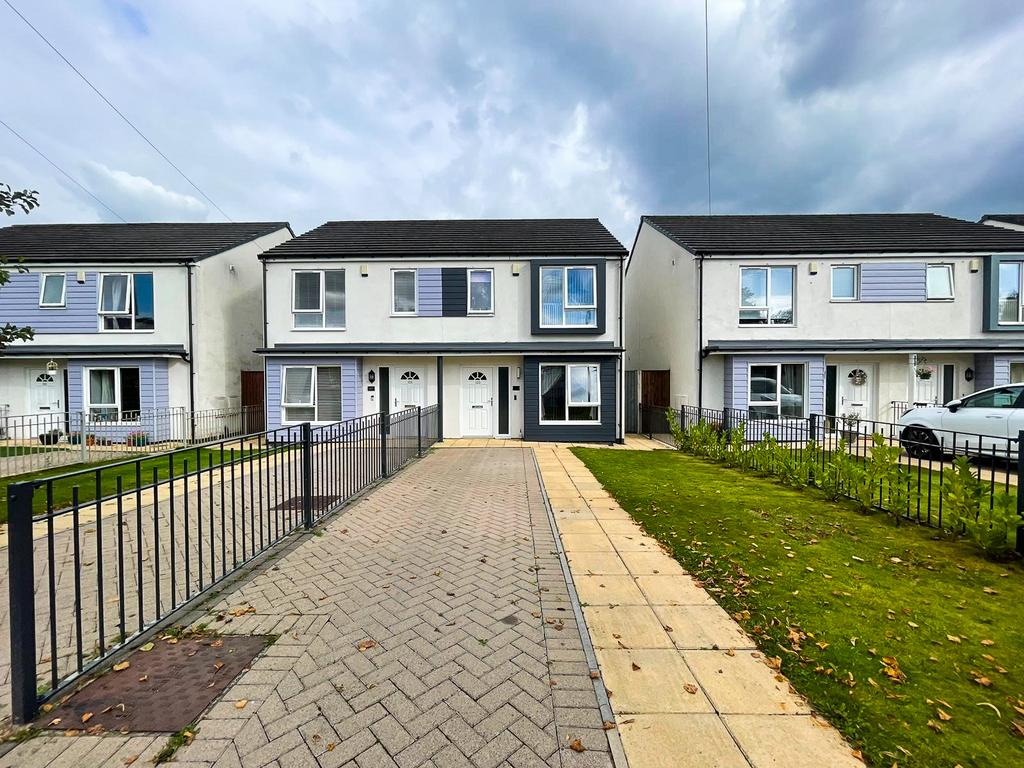 Essex Road, Brinnington 2 bed semi-detached house - £230,000