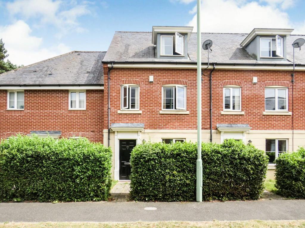 Hundred Acre Way, Red Lodge IP28 3 bed terraced house - £250,000