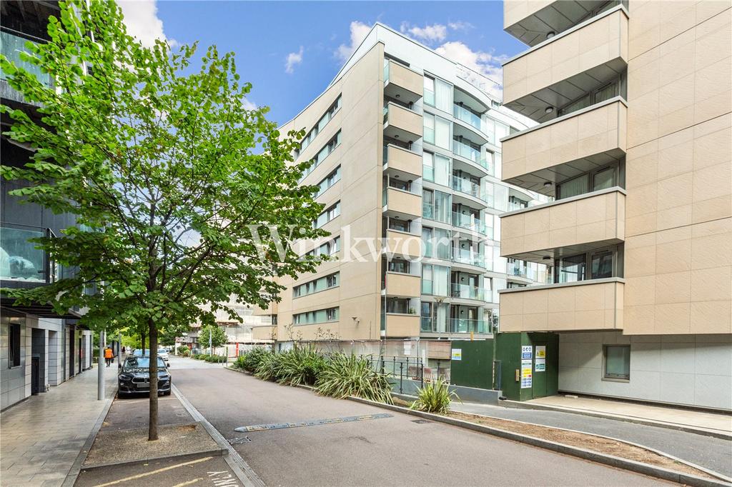 Waterside Way, London, N17 1 bed apartment - £350,000