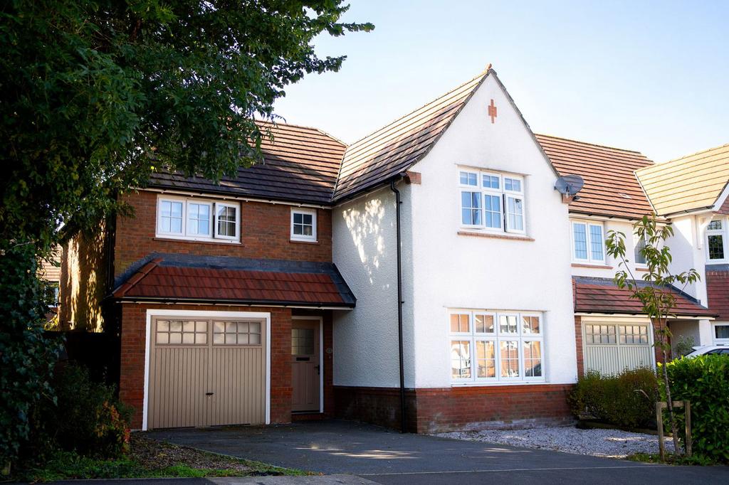 Primrose Drive, Newton Abbot TQ12 4 bed detached house - £435,000