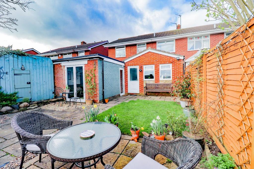 Chadderton Drive, Stainsby Hill... 3 bed semi-detached house - £220,000