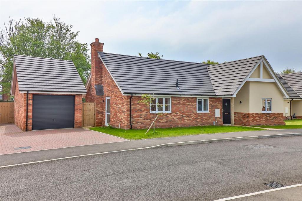 Jubilee Meadow, Nedging Tye, IP7 3 bed detached house - £399,000