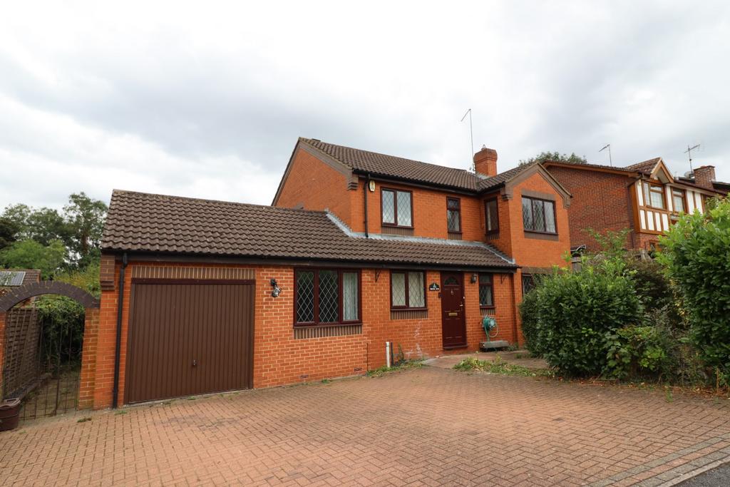 Shale End, Duston, Northampton, NN5 6BL 4 bed detached house - £425,000