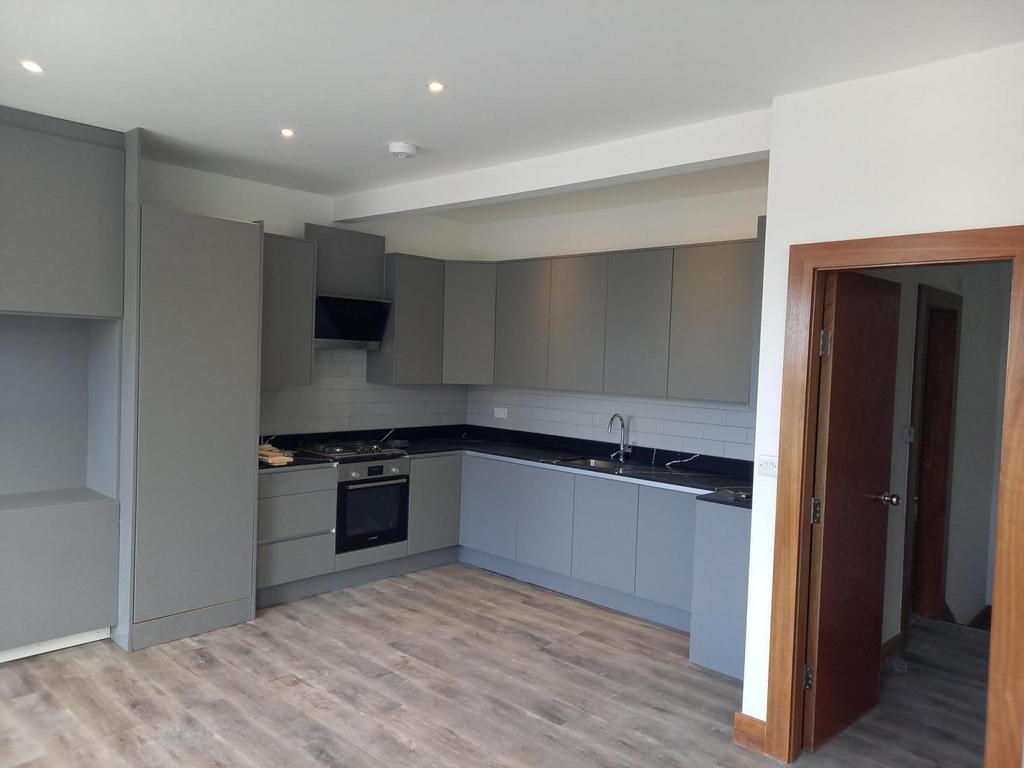 West Hendon Broadway, London, NW9 2 bed maisonette - £1,950 pcm (£450 pw)