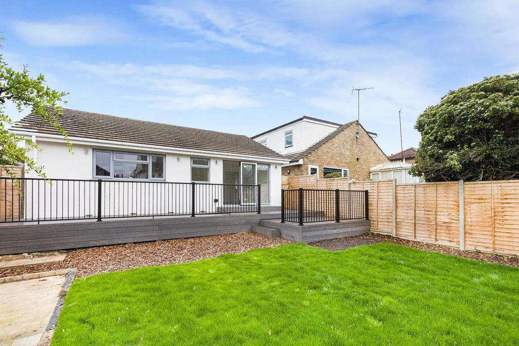 Birch Grove, Potters Bar, EN6 3 bed detached bungalow - £649,950