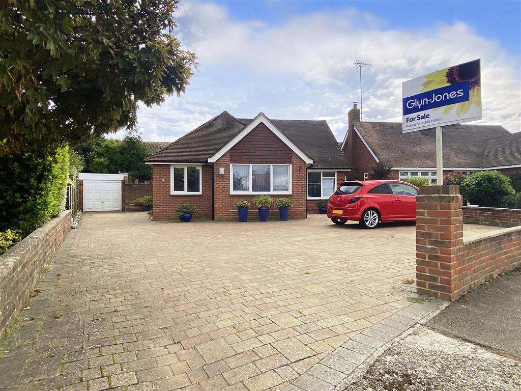 Parry Drive, Rustington BN16 3 bed detached bungalow - £475,000