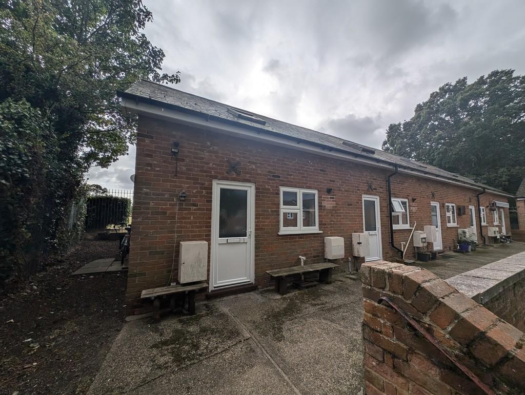 Old School Close, Leiston 2 bed end of terrace house - £680 pcm (£157 pw)