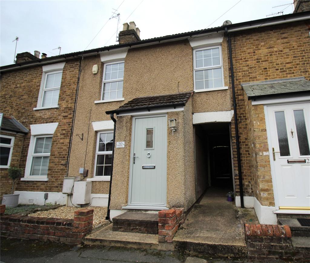 Catlin Street, Hemel Hempstead. 2 bed terraced house - £1,600 pcm (£369 pw)
