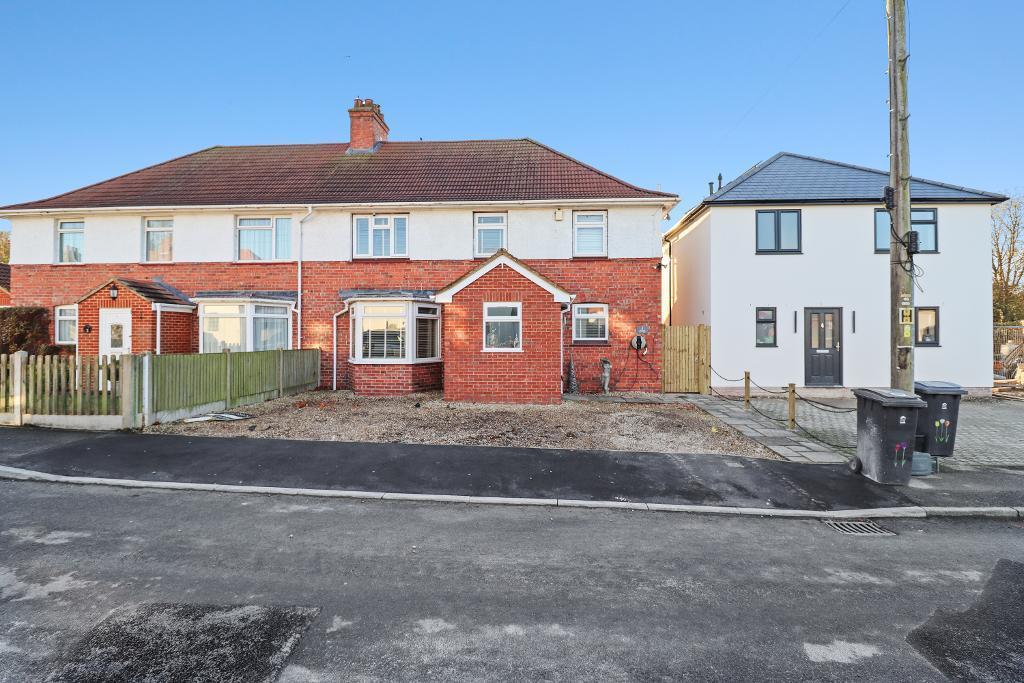 The Crescent, Snowdown, Dover, Kent... 4 bed semi-detached house - £395,000