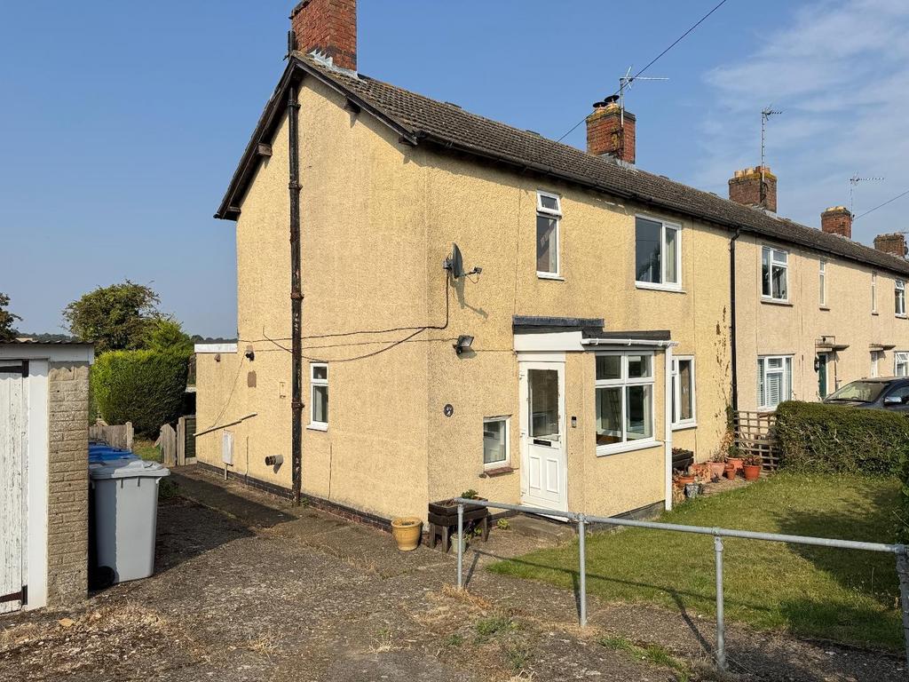 Grange Road, Geddington, Kettering 3 bed semi-detached house - £270,000