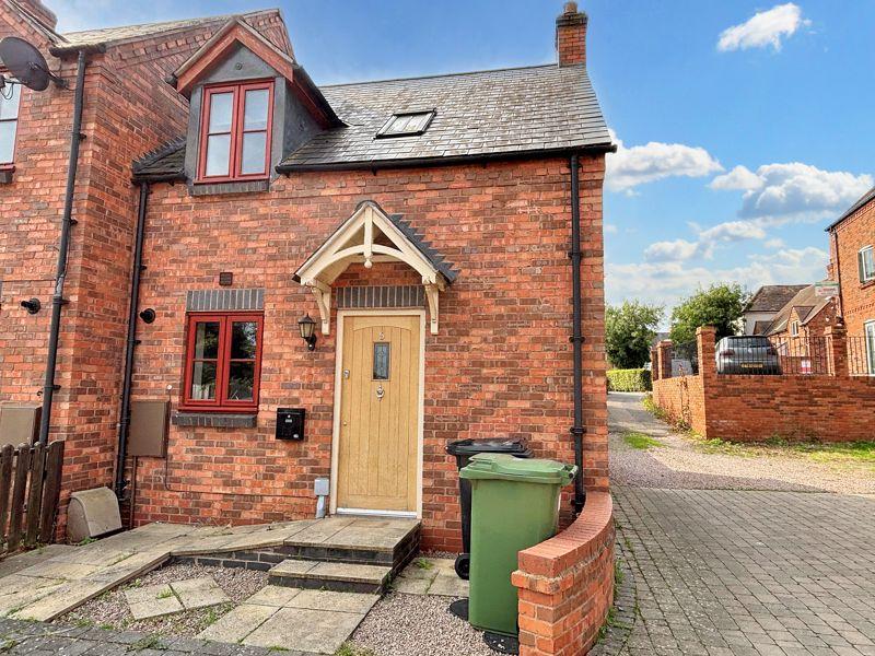 Swanpool Walk, Worcester WR2 2 bed terraced house - £1,050 pcm (£242 pw)