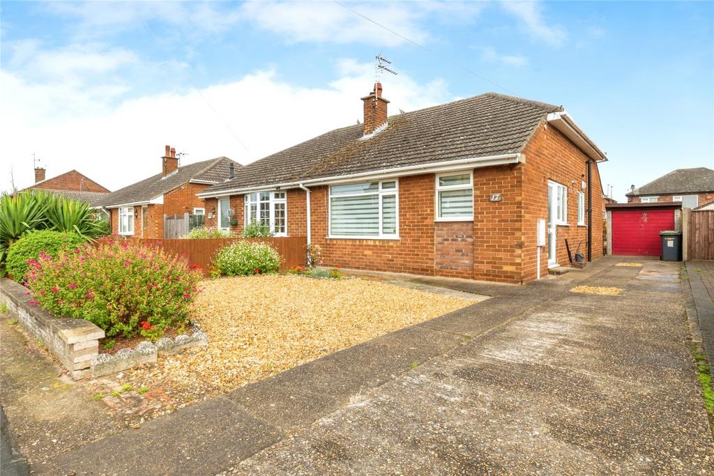 Broadway, Lincoln LN6 2 bed bungalow - £170,000