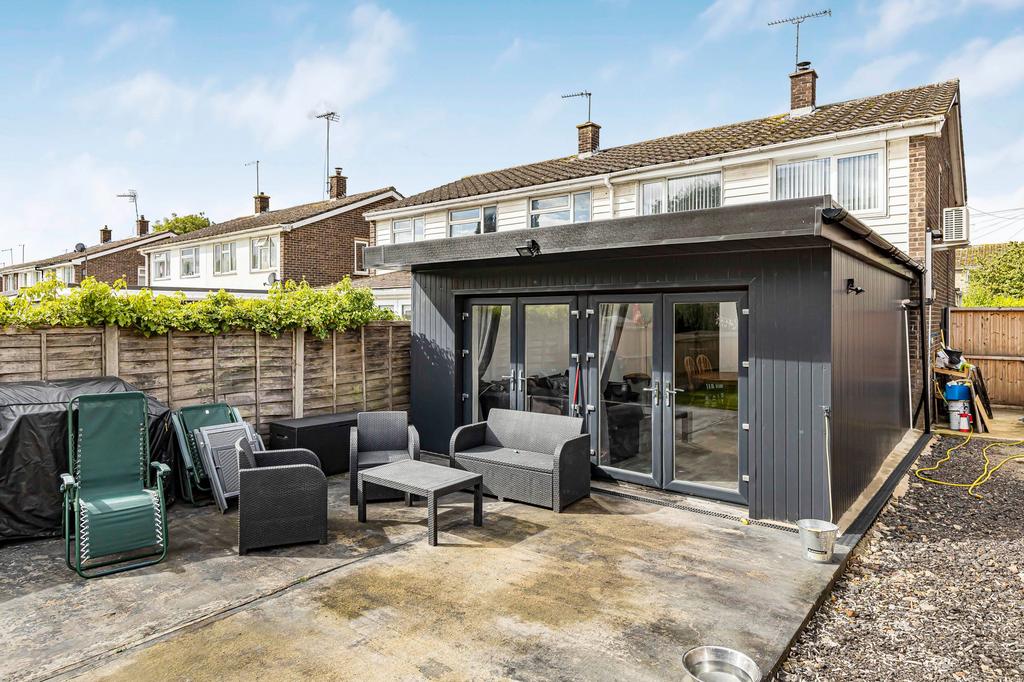 Ermine Way, Sawtry, Huntingdon. 3 bed semi-detached house - £300,000