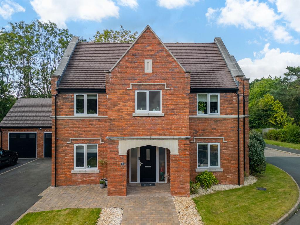 Redditch B98 4 bed detached house - £580,000