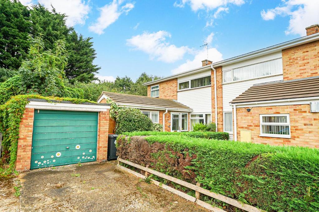 Danes Way, Leighton Buzzard 3 bed semi-detached house - £325,000