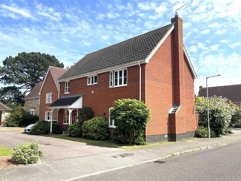 Burlingham Drive, Carlton Colville, NR33 4 bed detached house for sale ...