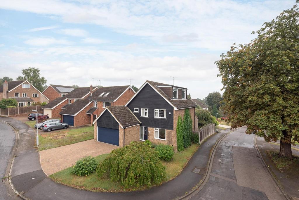 Milebush, Leighton Buzzard 6 bed detached house - £750,000