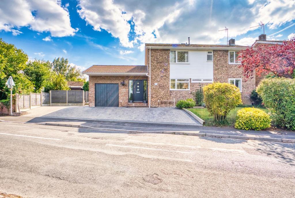 Modern energy efficient home in Yatton 4 bed detached house - £435,000