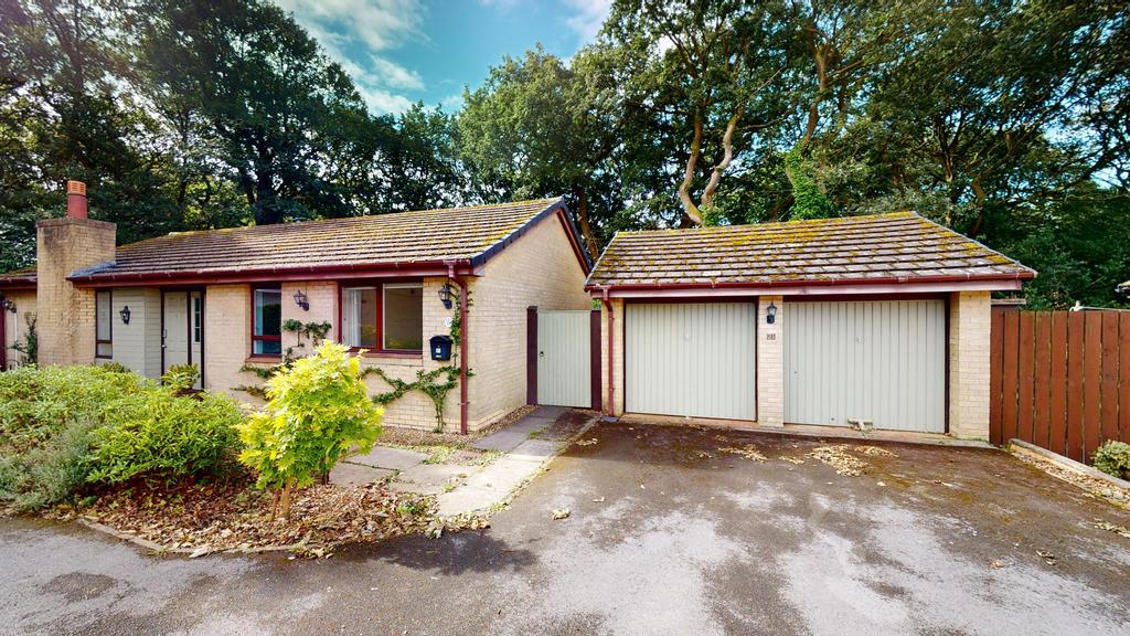 Eaton Hill, Cookridge Towers, Leeds... 3 bed detached bungalow - £349,950