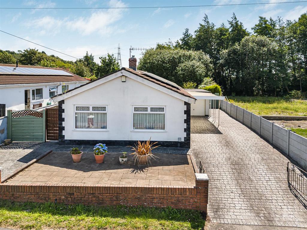 Trallwn Road, Llansamlet, Swansea 3 bed detached bungalow - £230,000