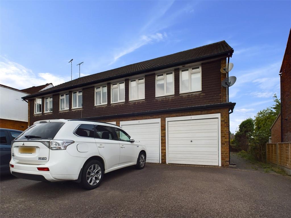 Tyrell Place, Priests Lane... 2 bed maisonette - £450,000