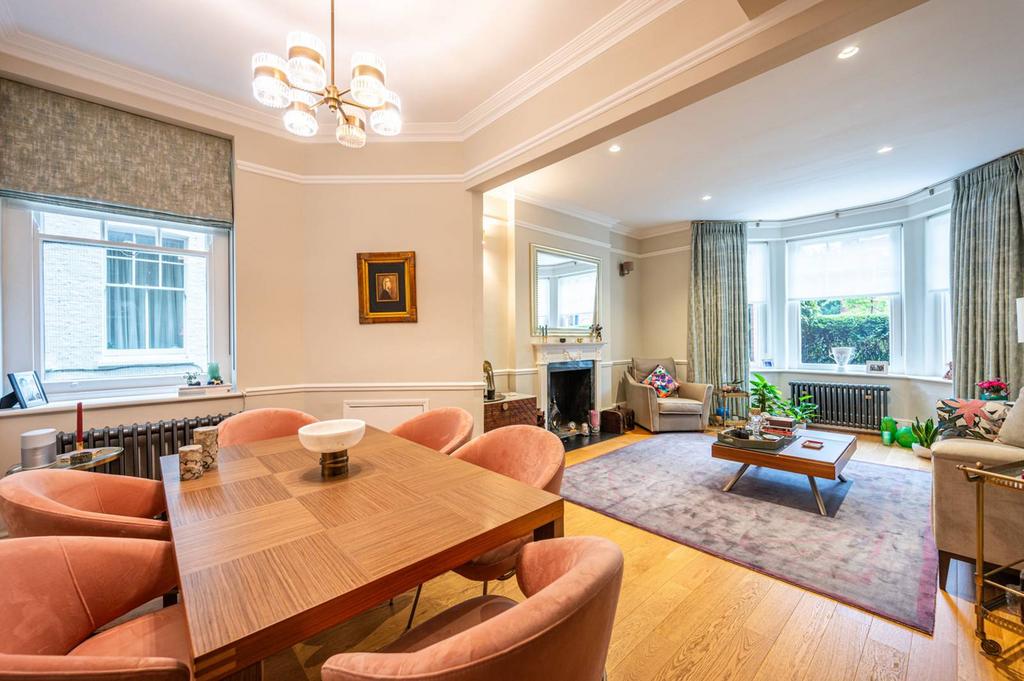 Chelsea, Chelsea, London, SW3 3 bed flat - £8,667 pcm (£2,000 pw)