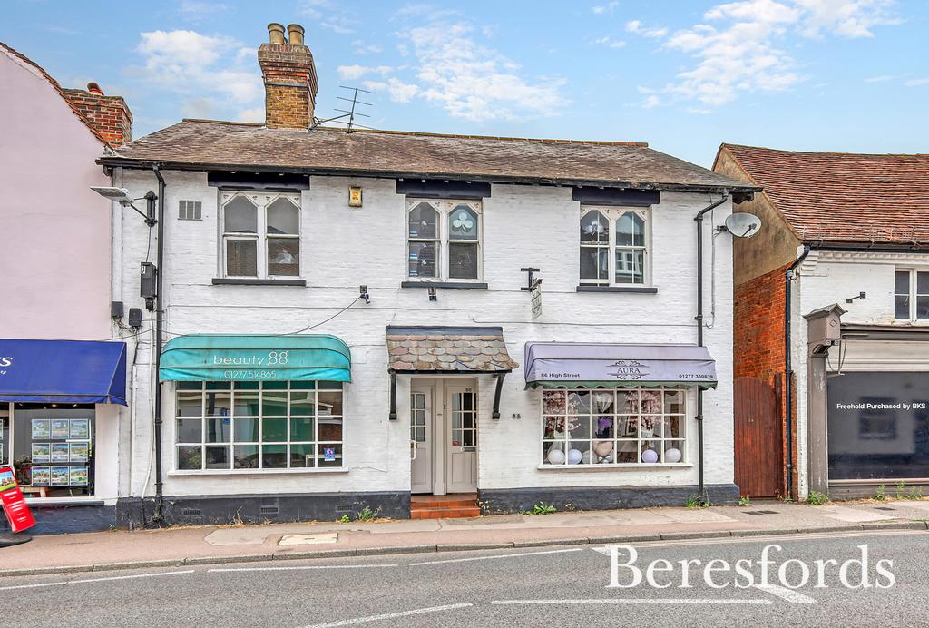 High Street, Ingatestone, CM4 2 bed duplex - £300,000
