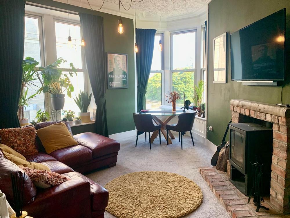 Rosemount Viaduct, First Floor... 2 bed flat - £795 pcm (£183 pw)