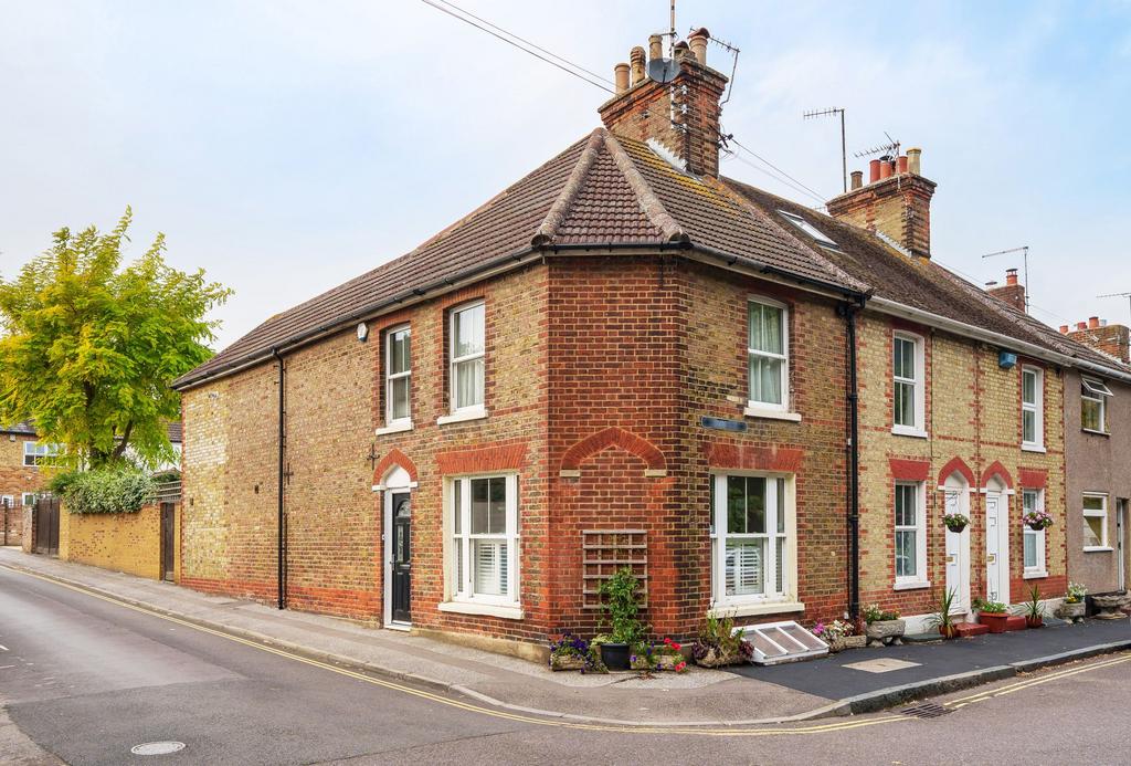 Park Road, Faversham, ME13 2 bed end of terrace house - £350,000