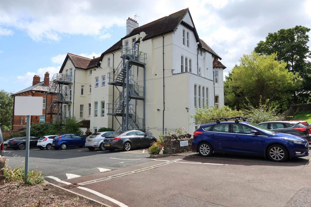 Summerfield Court, Malvern 2 bed flat - £825 pcm (£190 pw)