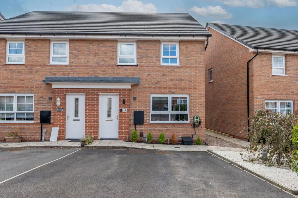 Pine Way, Congleton CW12 3 bed semi-detached house - £285,000