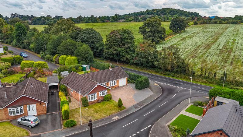 25 Maidendale Road, Kingswinford DY6 3 bed detached bungalow - £520,000