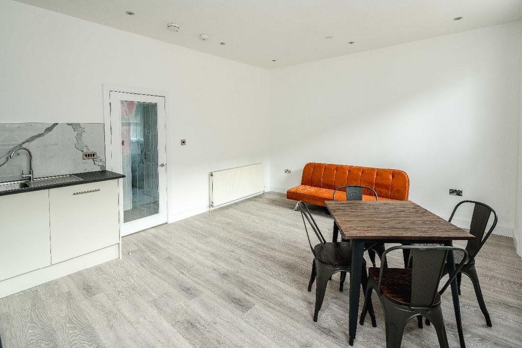 London NW5 1 bed flat - £1,900 pcm (£438 pw)
