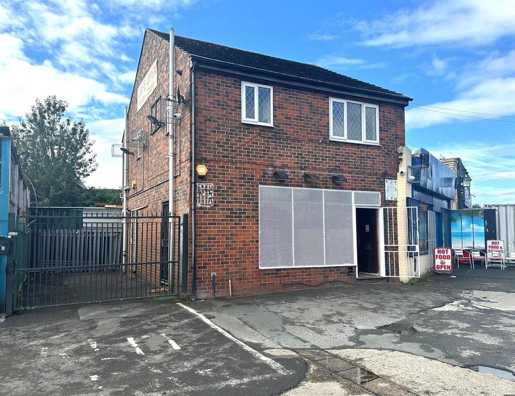 Easy Road Cross Green, Leeds Retail property (high street) - £996 pcm ...