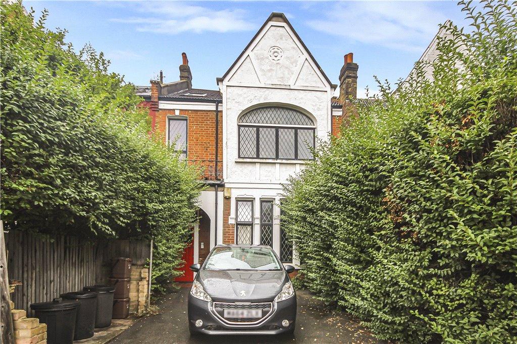 Mitcham Lane, London, SW16 3 bed apartment - £2,600 pcm (£600 pw)