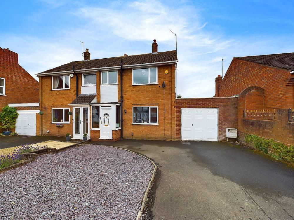 Vale Street, Stourbridge, DY8 4ET 3 bed semi-detached house - £254,500