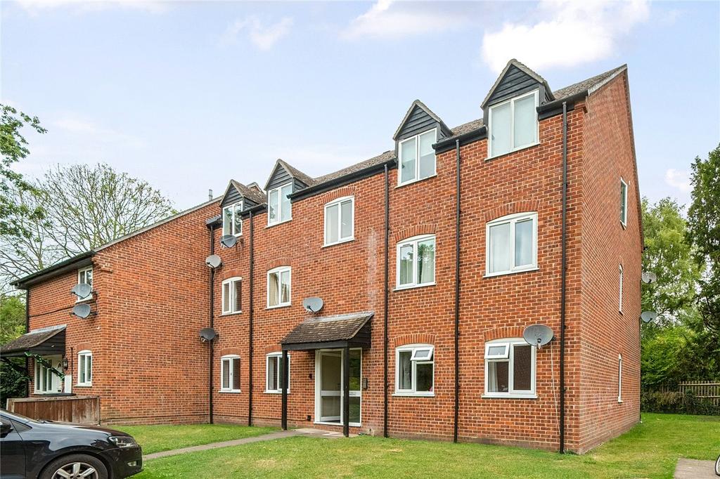Cleveland Grove, Newbury, Berkshire... 2 bed apartment - £185,000