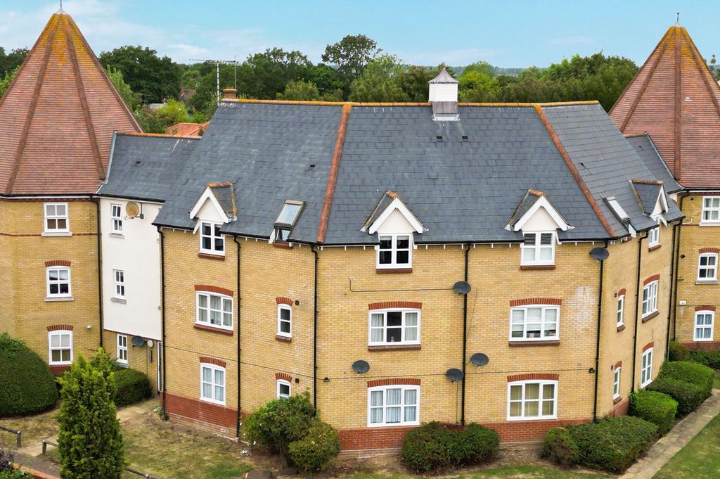 Bramble Tye, Noak Bridge, Basildon... 2 bed apartment - £265,000